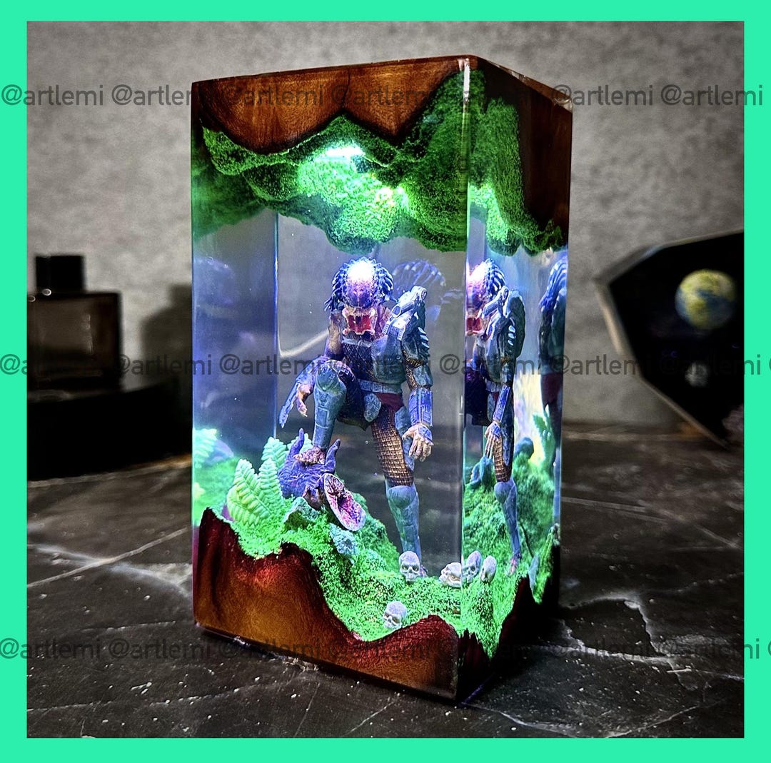 Custom Pred.ator Resin Wood Lamp,custom Epoxy Resin Lamp, Resin Night ...