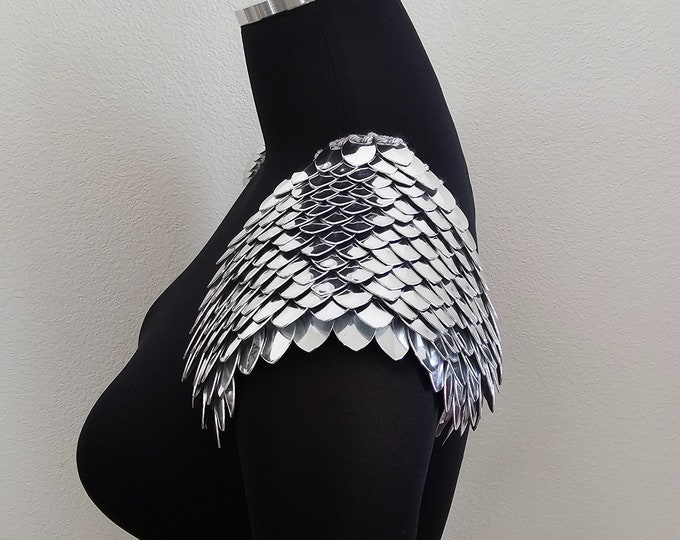 Knitted Dragon Scale Shoulders, Scalemail Epaulets, Cosplay Shoulders ...