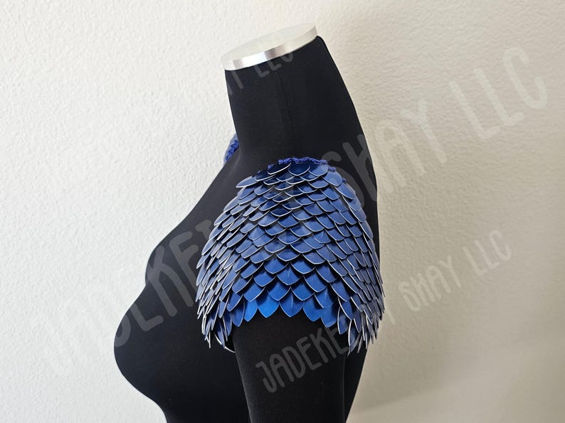 Knitted Dragon Scale Shoulders, Scalemail Epaulets, Cosplay Shoulders ...