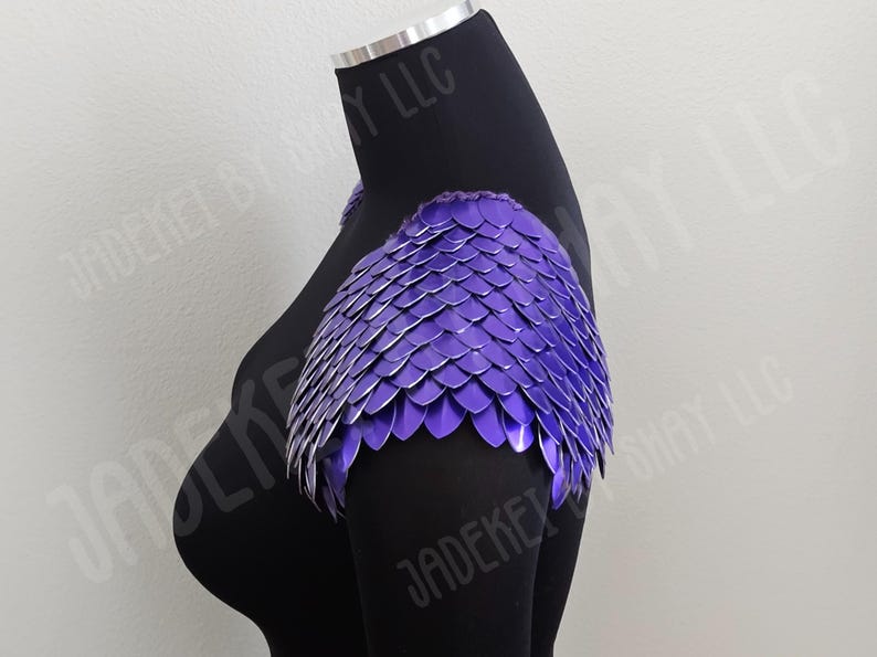 Knitted Dragon Scale Shoulders, Scalemail Epaulets, Cosplay Shoulders ...