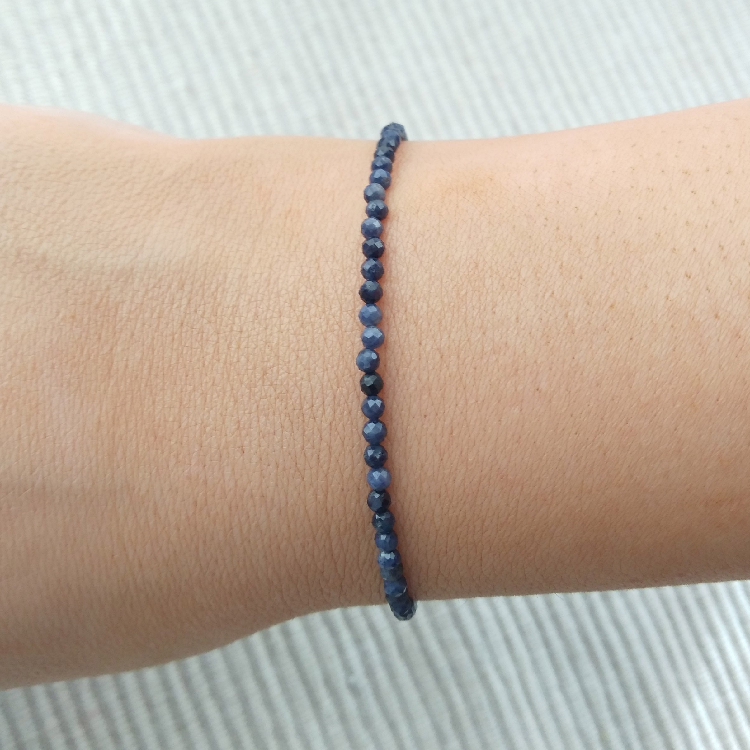 Blauwe saffier edelsteen armband, chakra healing sieraden, september ...