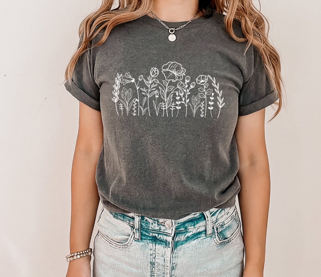 Flower Shirt Gift for Her Flower Shirt Aesthetic Floral Graphic Tee ...