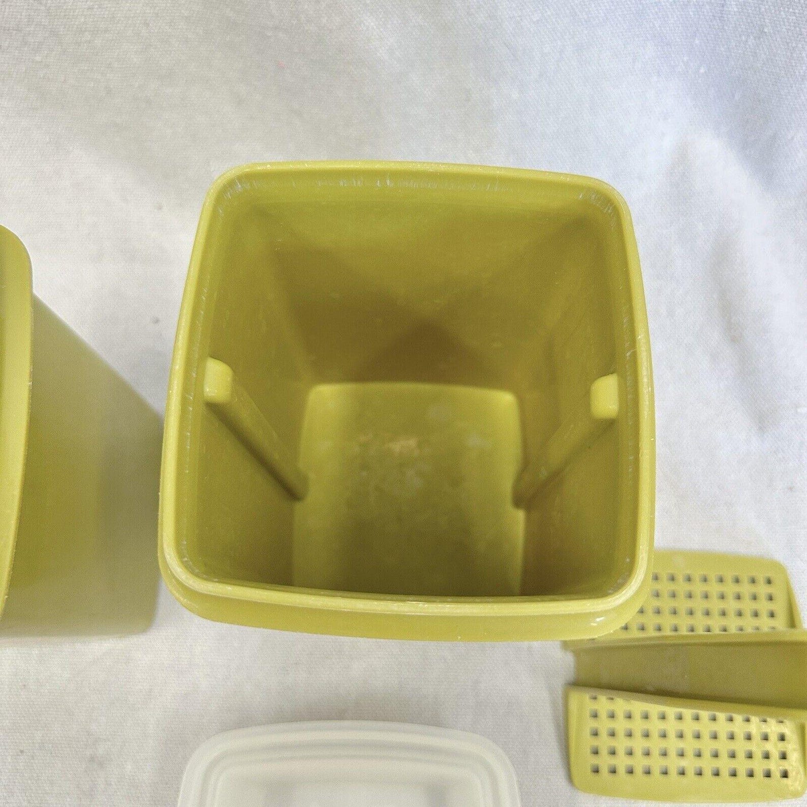Tupperware Set 2 Pick A Deli Pickle Olive Keeper Containers 1330-2 ...