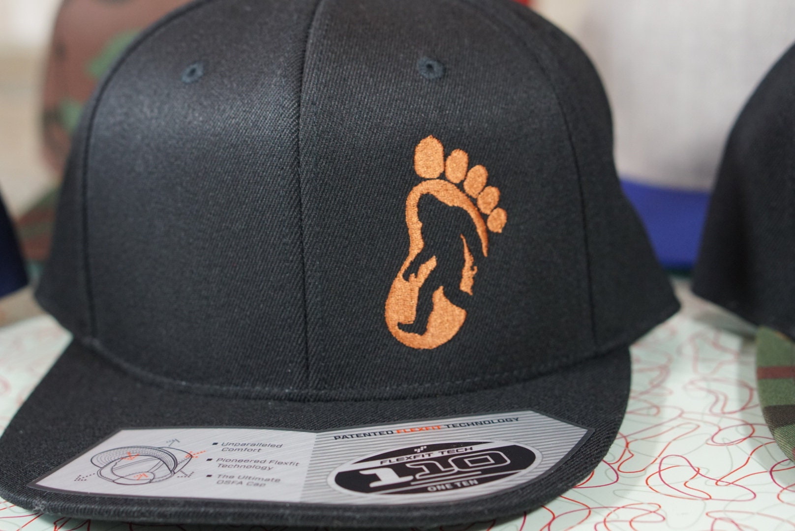 CUSTOMIZABLE Embroidered Bigfoot Hat flexfit Patch Sasquatch - Etsy.de
