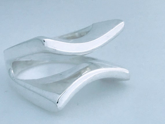 Modernist Wide X Shaped Split Dome Band Ring 925 Ster… - Gem