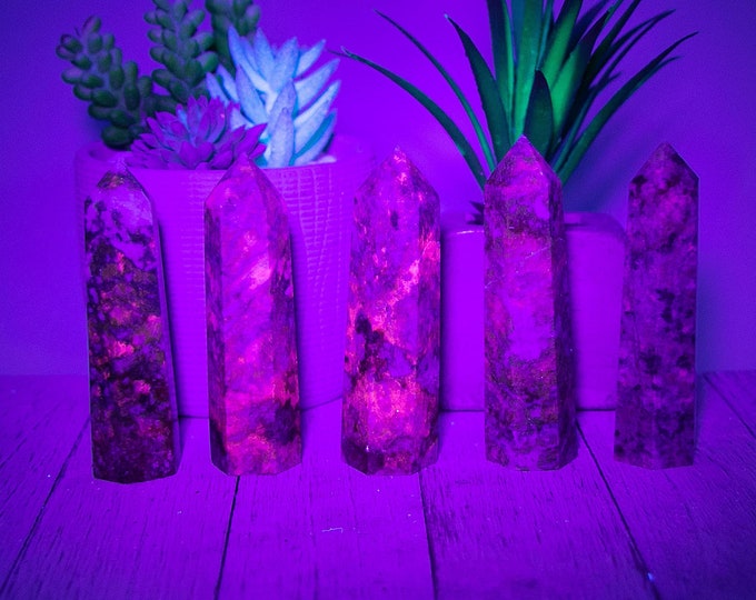 Hackmanite Point Tower, Rare Natural Blue Green Hackmanite Stone, UV ...