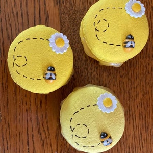 Fake Honey Bee Macaron, Bee Macaron, Honey Macaron, Macaroon, Macaron ...