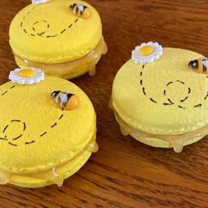 Fake Honey Bee Macaron, Bee Macaron, Honey Macaron, Macaroon, Macaron ...