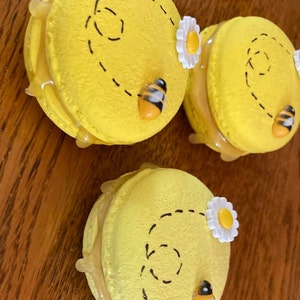 Fake Honey Bee Macaron, Bee Macaron, Honey Macaron, Macaroon, Macaron ...