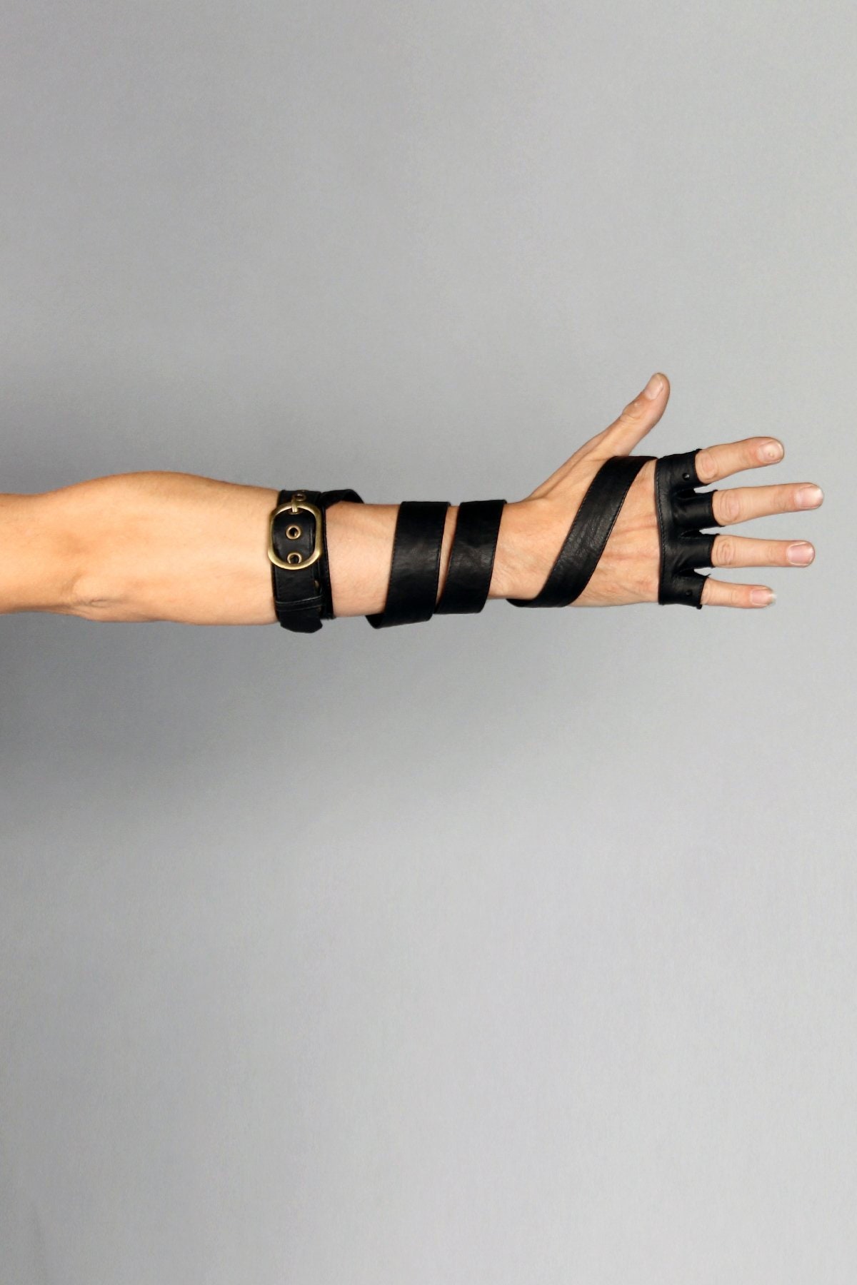 The CROW LEATHER Strap GLOVES by Eyecon Cosplay Mens Gloves Gothic ...