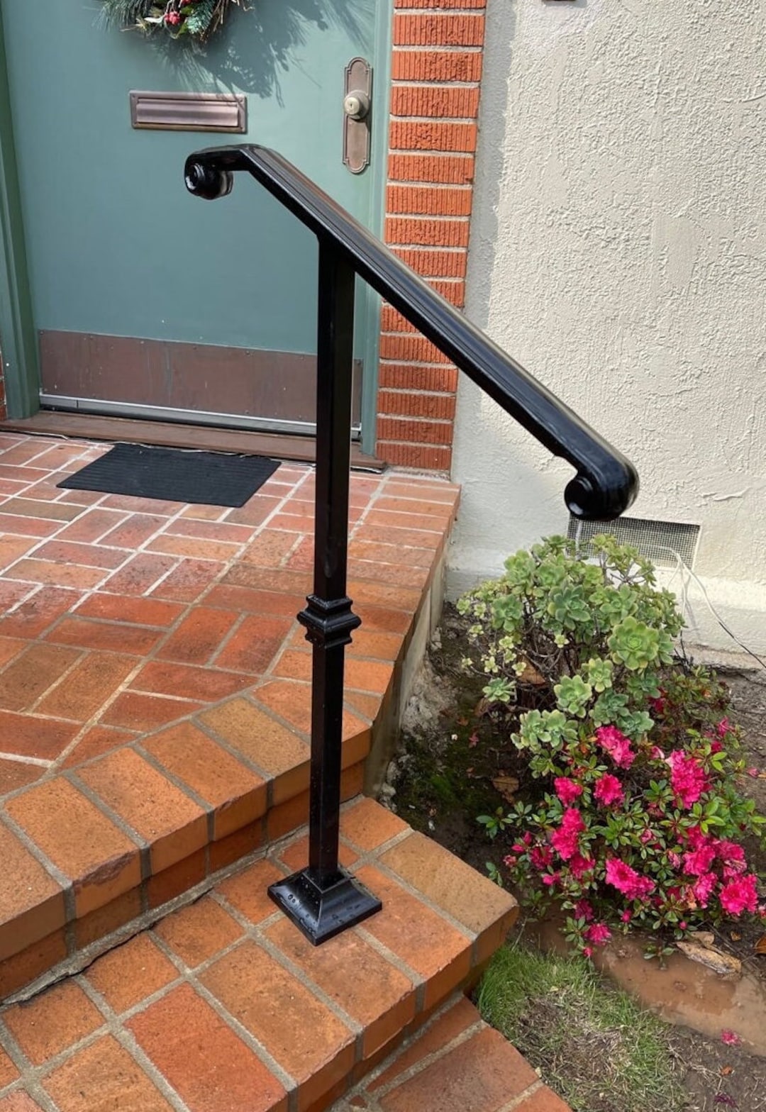 2" Molded Cap, Single-post Metal Handrail for 1 to 3 Steps (volute ...