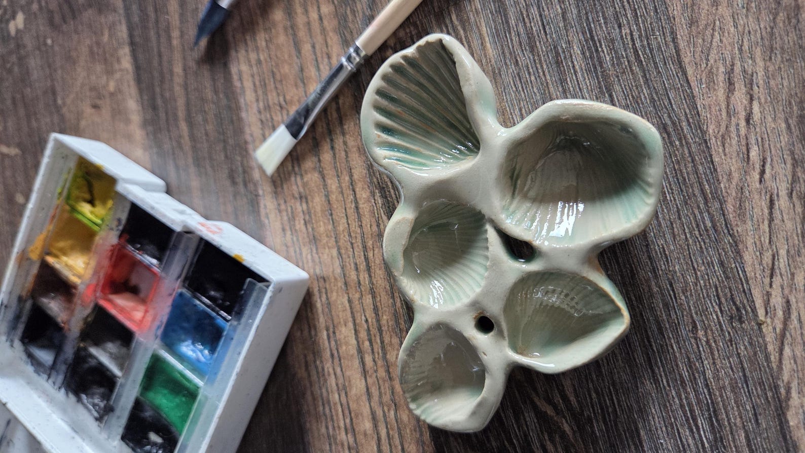 Compact Handcrafted Ceramic Paint Palette for Painting – Shell-shaped ...