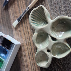 Compact Handcrafted Ceramic Paint Palette for Painting – Shell-shaped ...