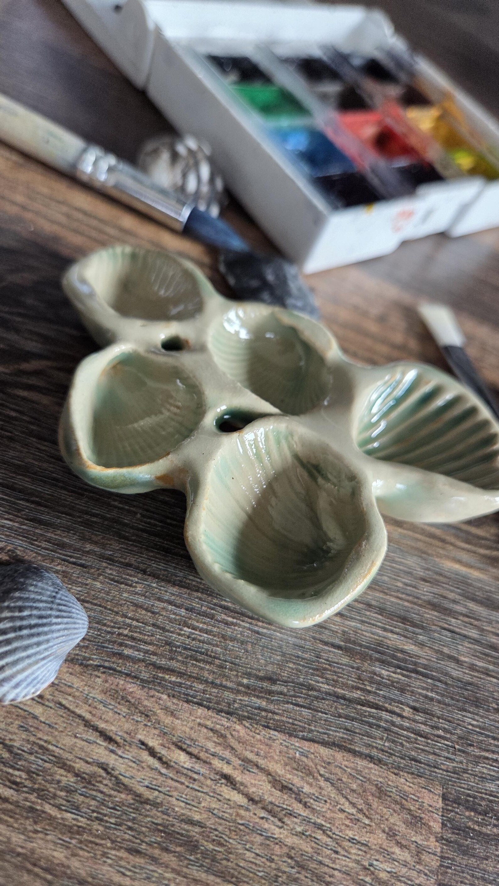 Compact Handcrafted Ceramic Paint Palette for Painting – Shell-shaped ...