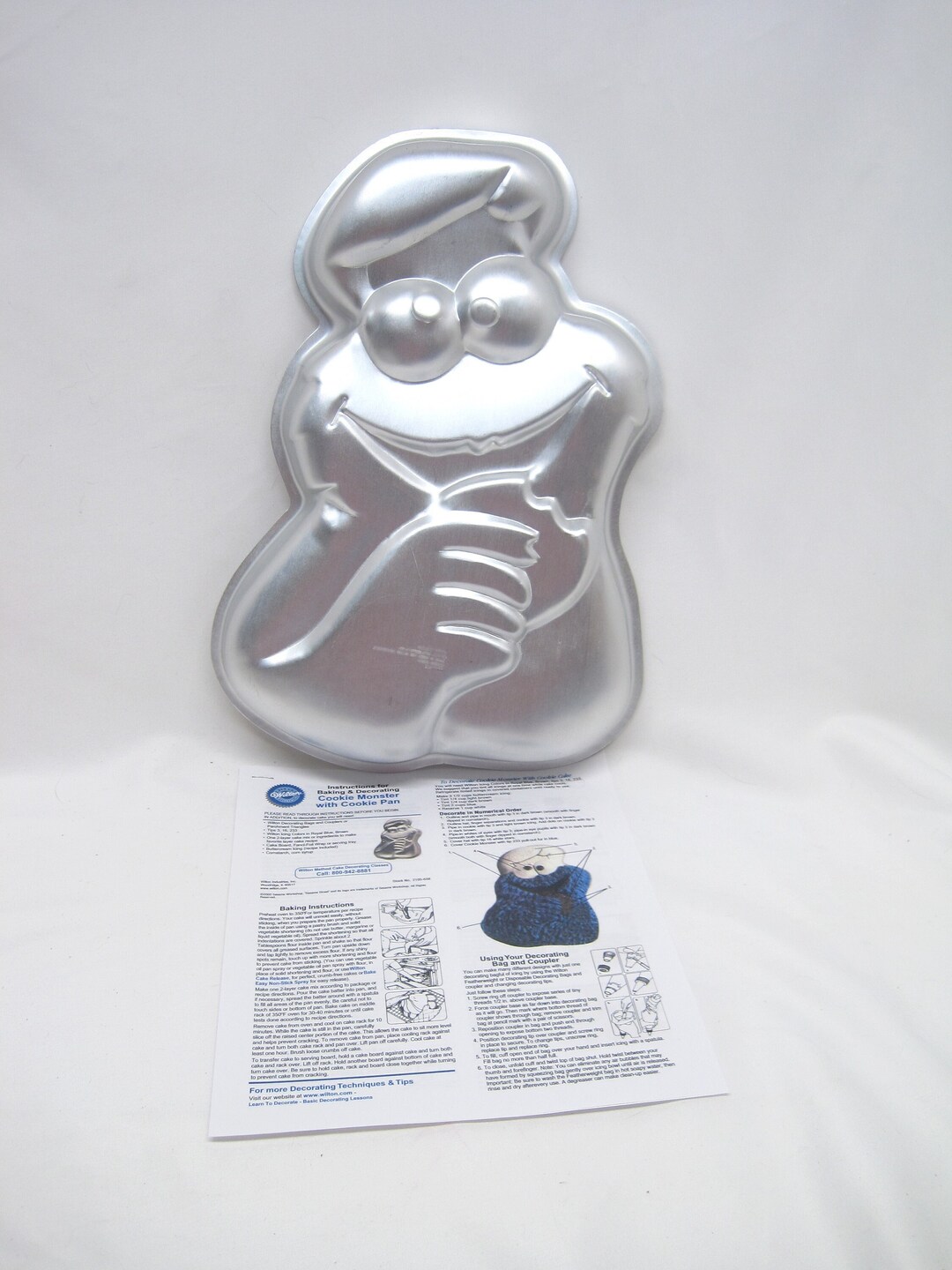 Wilton Cookie Monster With Cookie Cake Pan # 502-7415, Cartoon ...