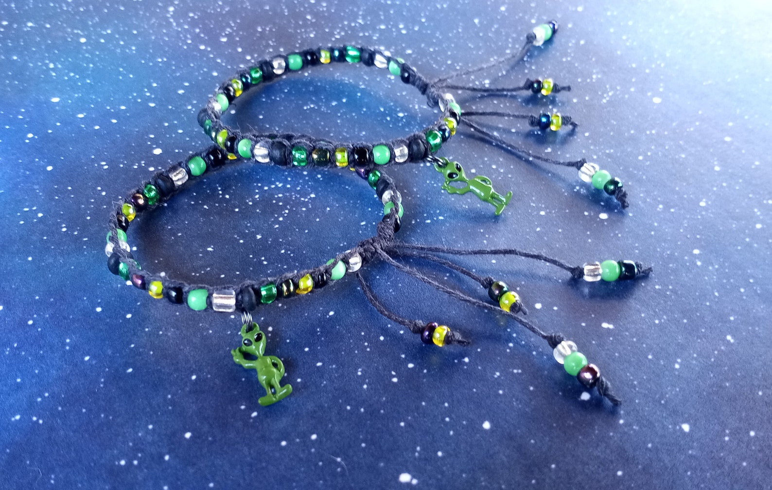 Set of Adjustable Best Friend Green Alien Charm Hemp Macrame Bracelets ...
