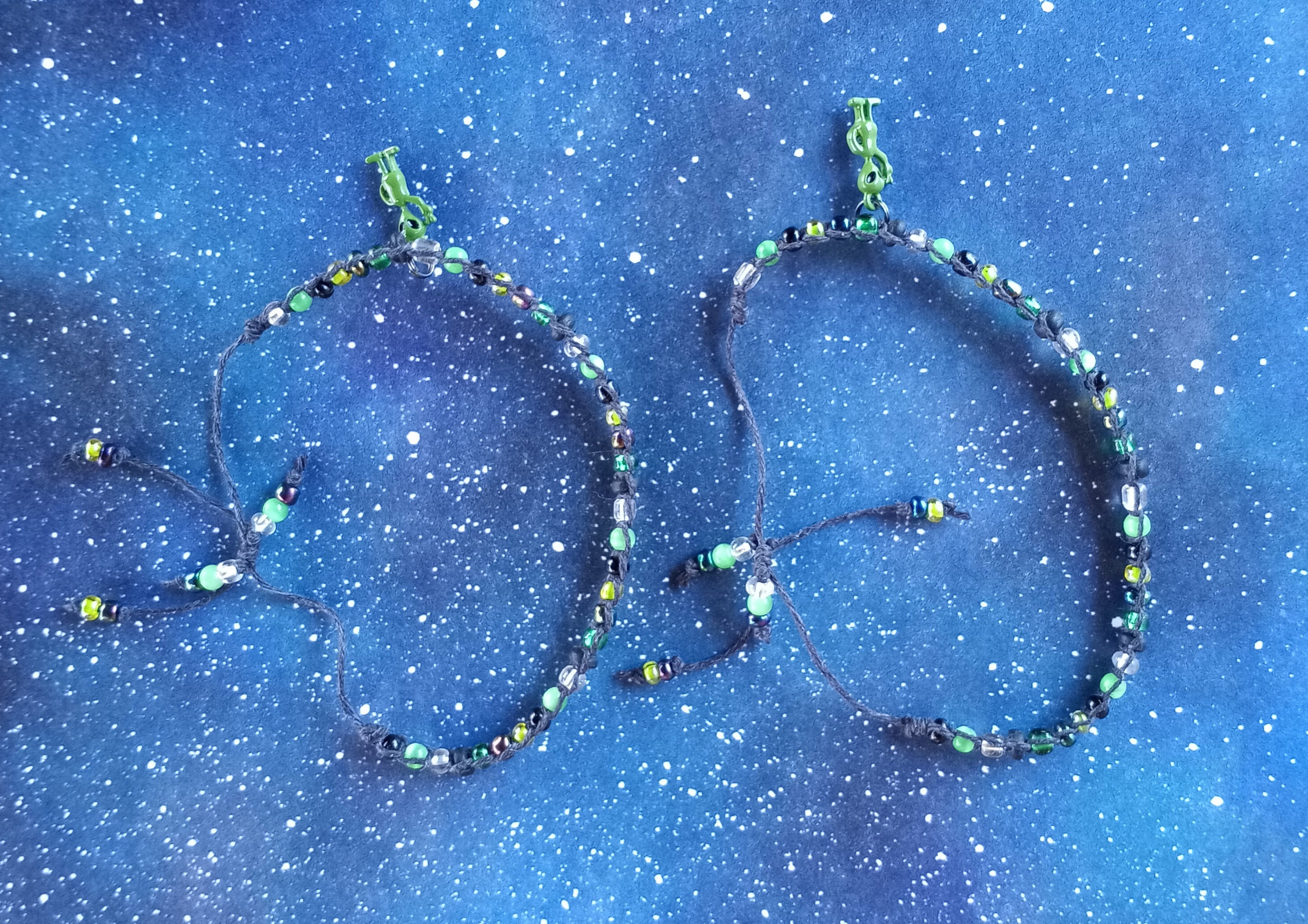 Set of Adjustable Best Friend Green Alien Charm Hemp Macrame Bracelets ...