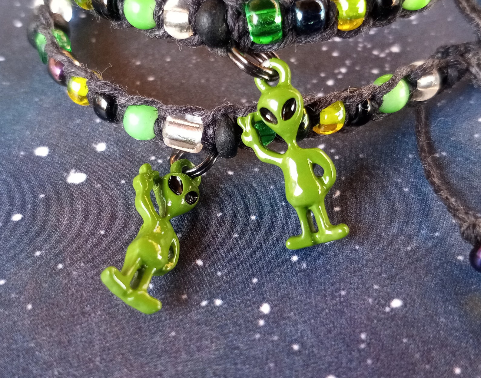 Set of Adjustable Best Friend Green Alien Charm Hemp Macrame Bracelets ...
