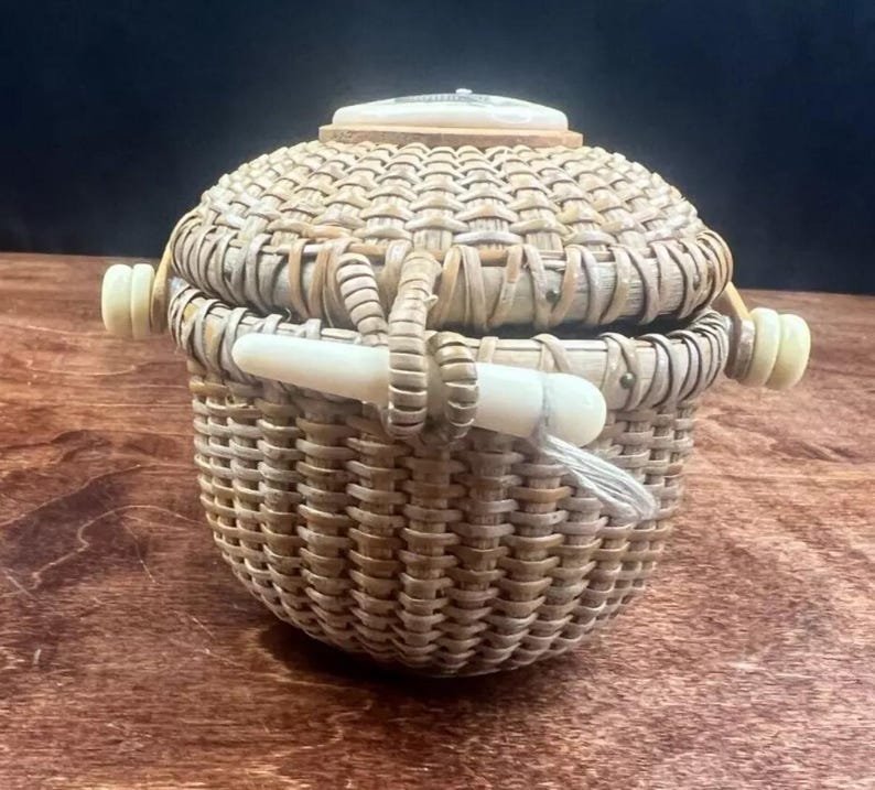 Vintage Nantucket Style Miniature Lidded Basket W Floral Topper Signed ...