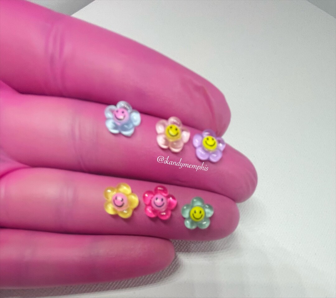 Flower Nail Charms, Flower Nails, Smiley Nail Art, Smiley Face Nail ...