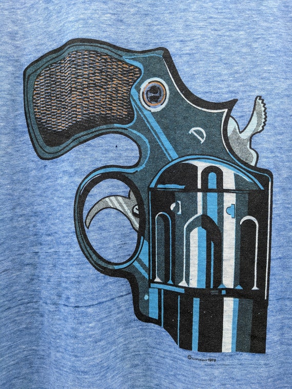 Vintage 1978 Revolver Print T-Shirt Pistol Hand Gun G… - Gem