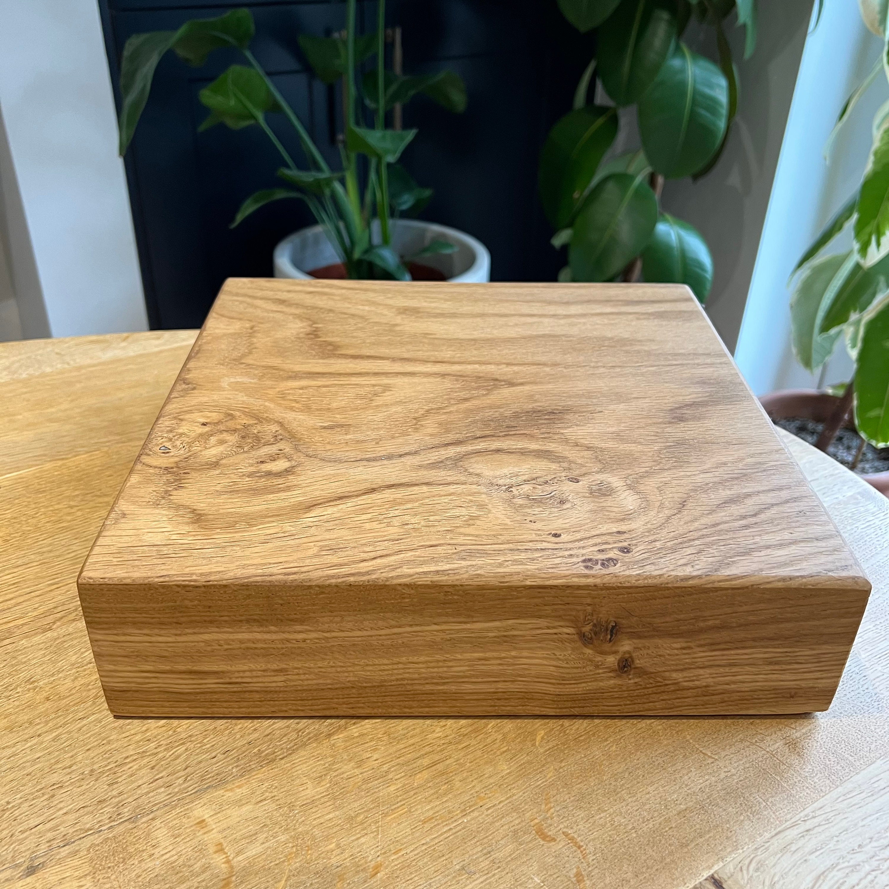Oak Live Edge Chopping Board — The Woodman's Workshop Oak Live Edge Chopping Board — The Woodman's Workshop
