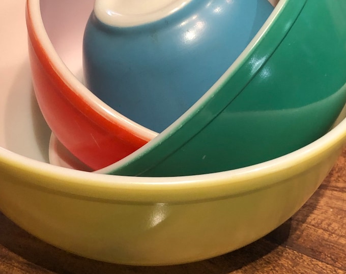 Pyrex Set of Vintage Nesting Bowls in Primary Colors. - Etsy