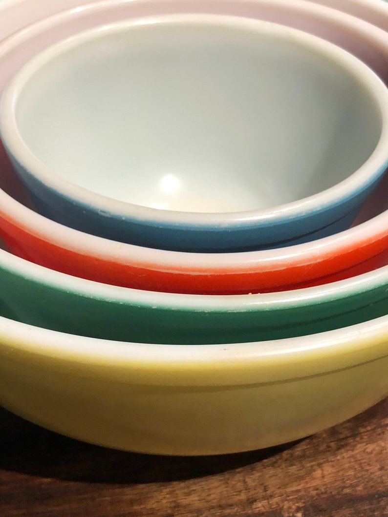 Pyrex Set of Vintage Nesting Bowls in Primary Colors. - Etsy