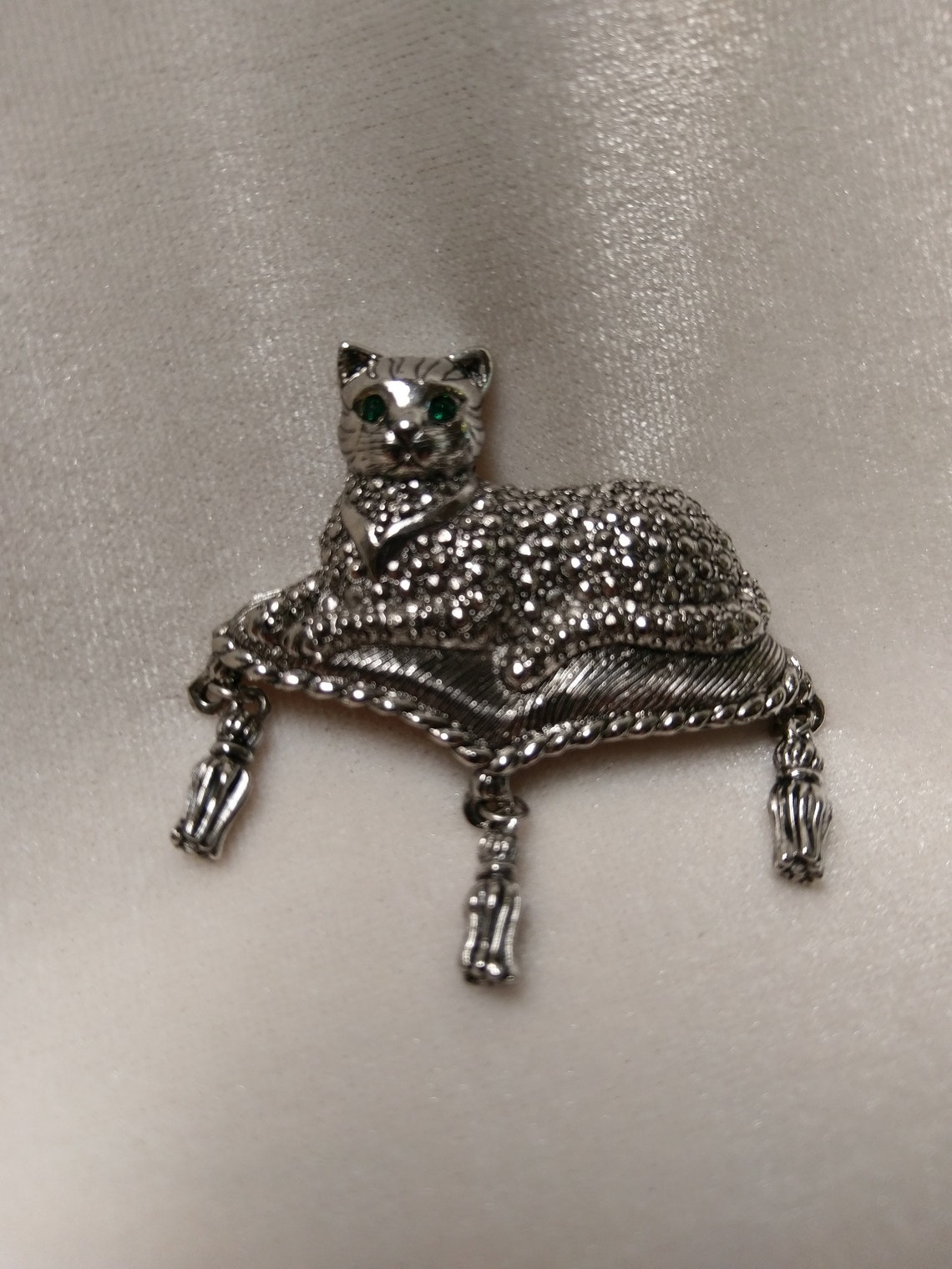 Vintage Avon Regal Cat Pin Silver Tone With Green Crystal - Etsy