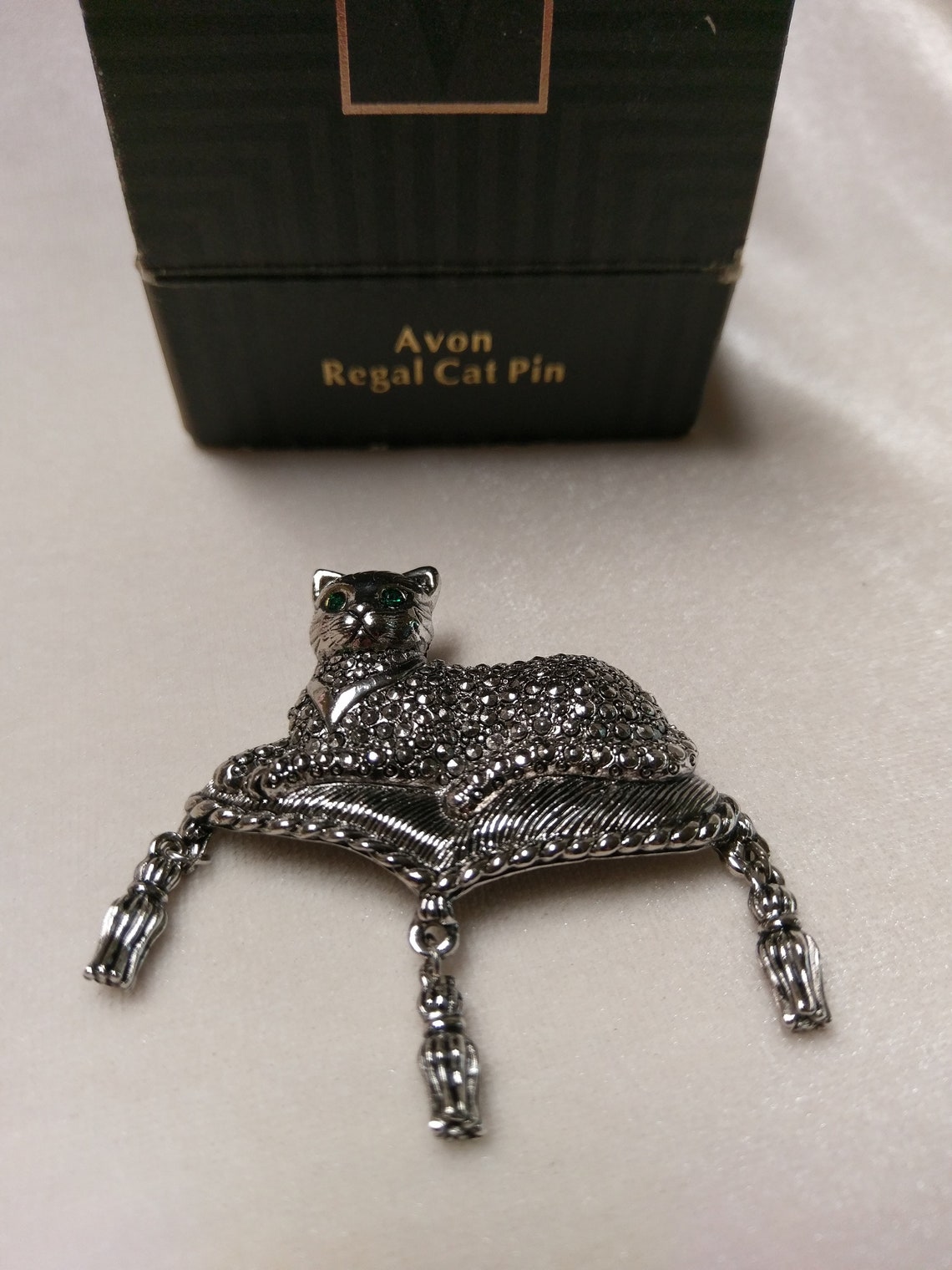 Vintage Avon Regal Cat Pin Silver Tone With Green Crystal - Etsy