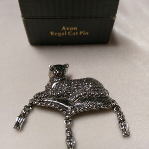 Vintage Avon Regal Cat Pin Silver Tone With Green Crystal - Etsy