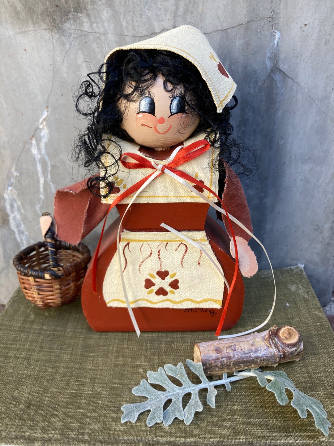 Wood Pilgrim Girl Thanksgiving Decor - Etsy