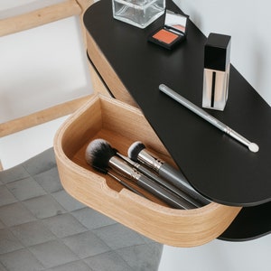 Floating Wall Make-up Table, Women Cosmetic Console, Walk in Wardrobe ...