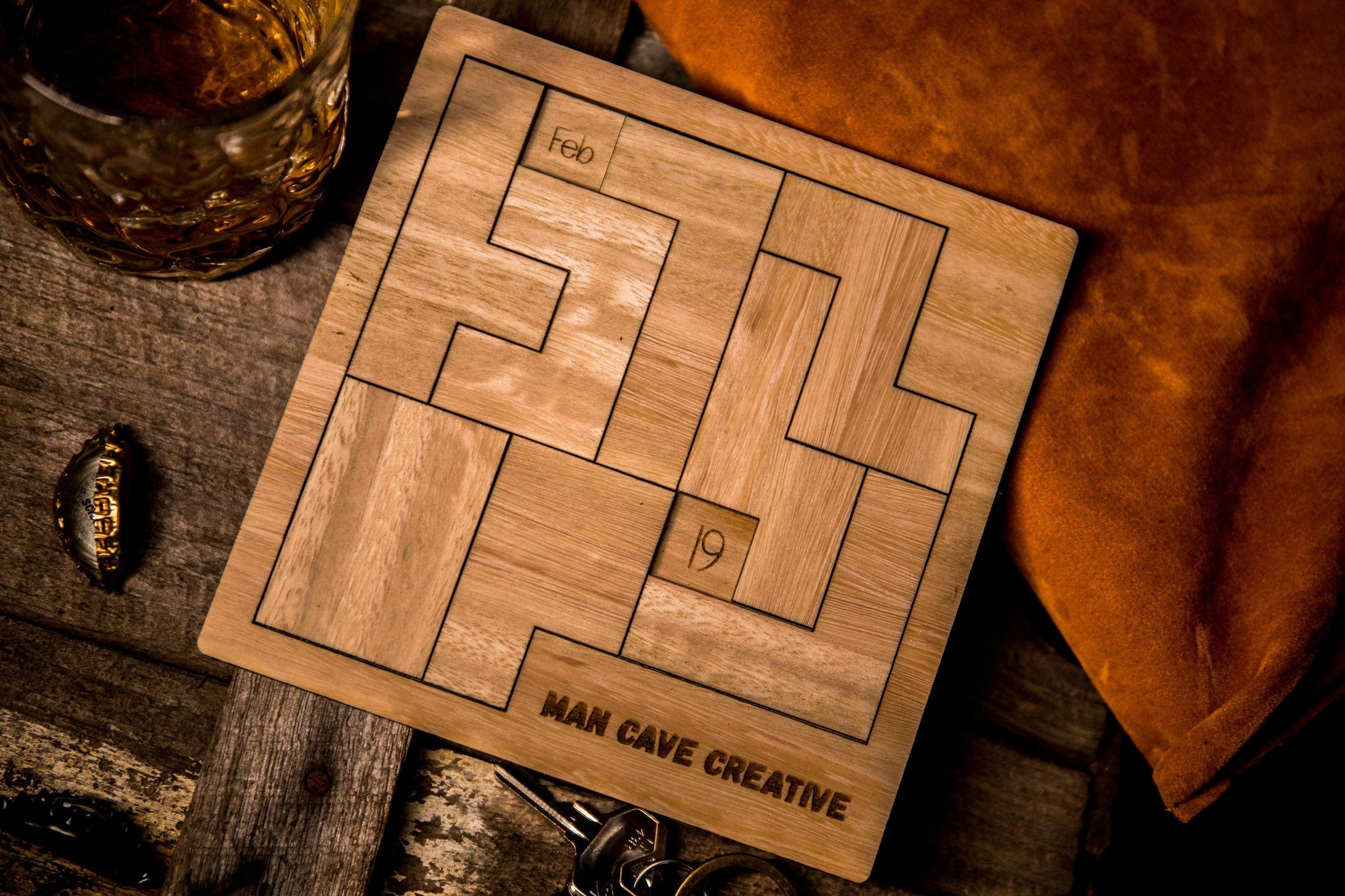 DAILY CALENDAR PUZZLE : the Original Wooden Challenge - Brain Training ...