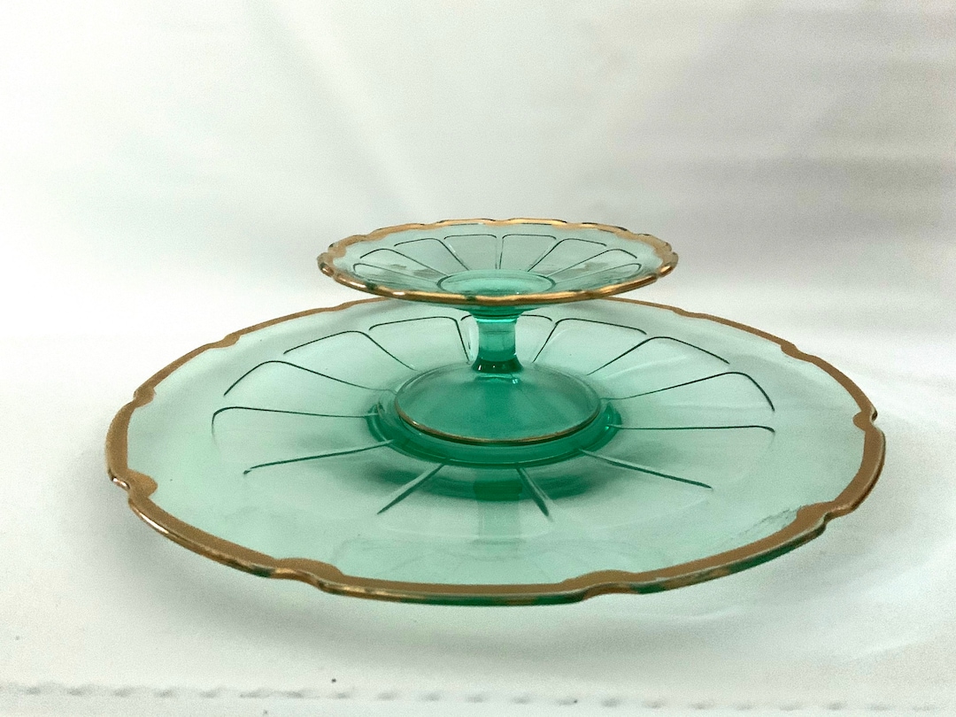 Diamond Glass Co. Victory Pattern Two Piece Cheese and Cracker Server ...
