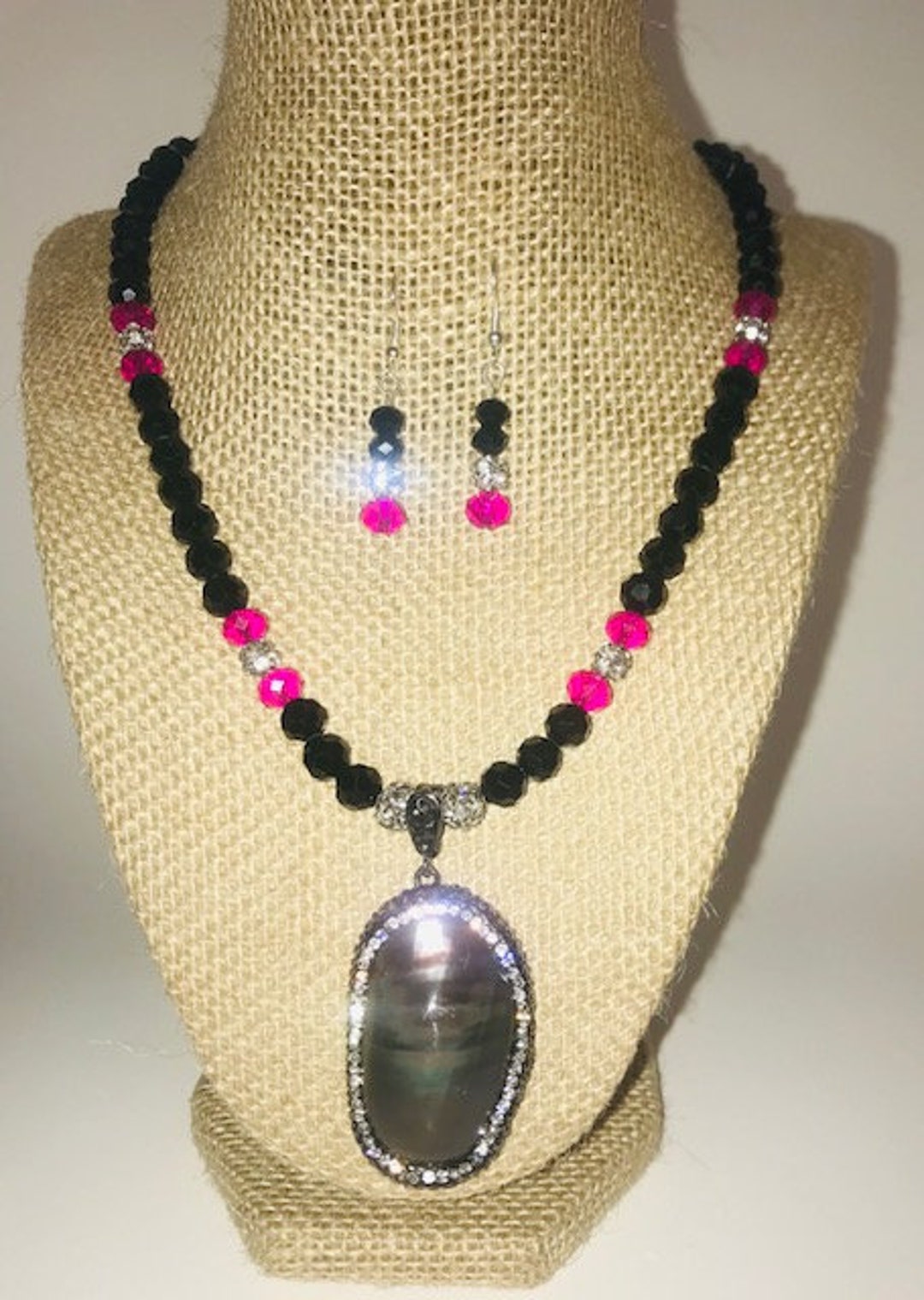 Blingy Agate Stone Pendant With Black and Fuschia Crystal Bead Accents ...