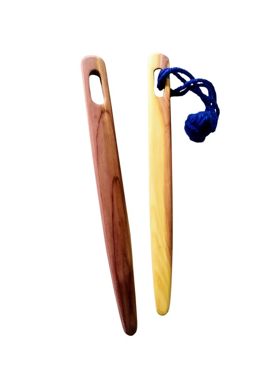 2 pieces 6 Toothbrush Rag Rug Needles in Teakwood Amish Knotted Rug ...