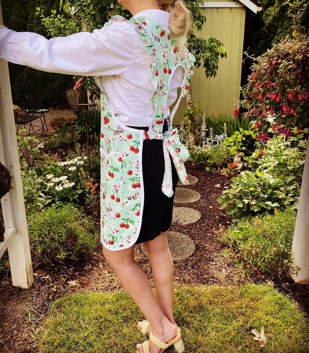 Full Coverage Apron, Strawberry Floral Print on Green Fabric, With ...