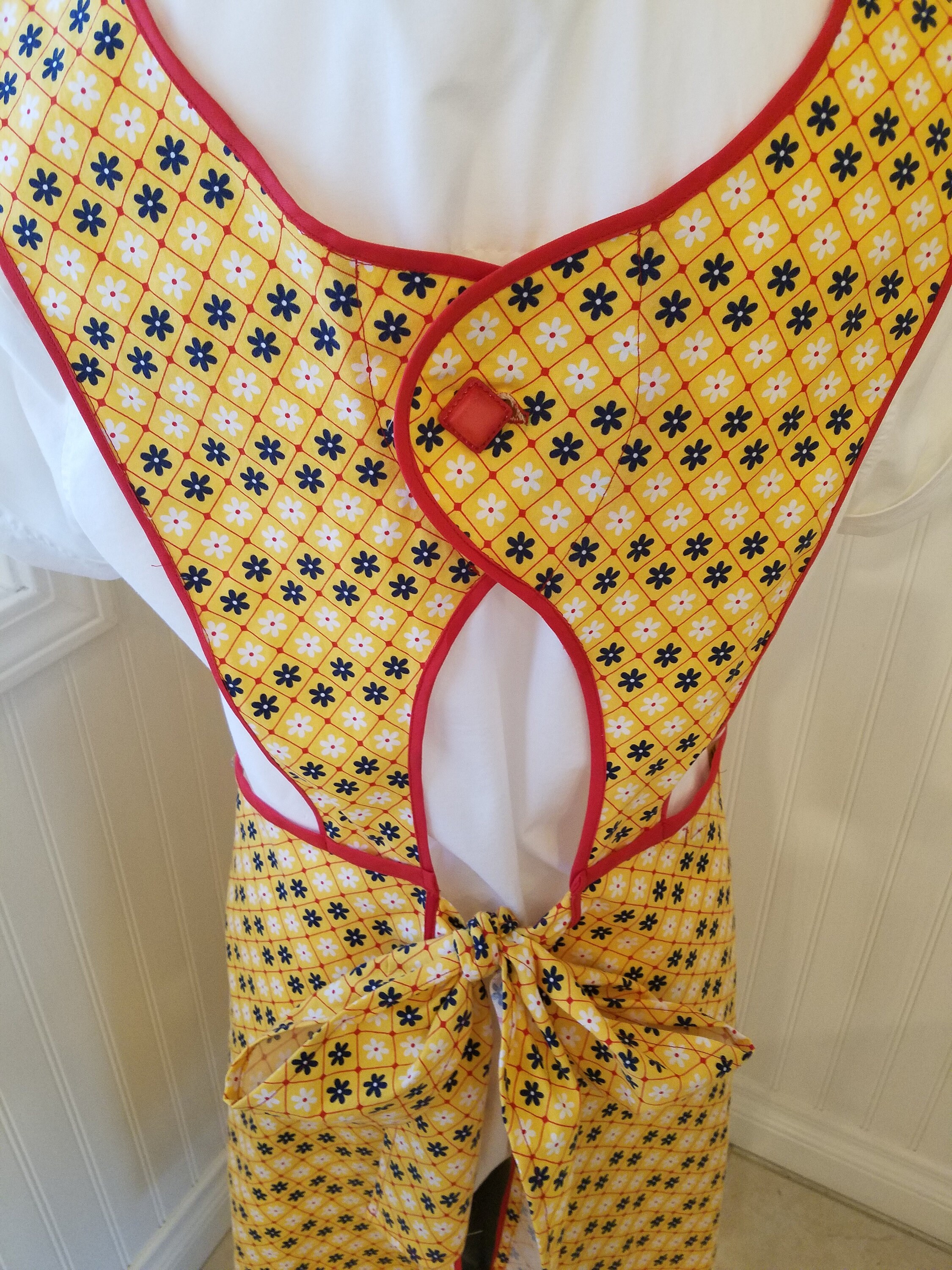 NEW Vintage 1940's Apron, Retro Full Coverage Apron, Yellow and Blue ...