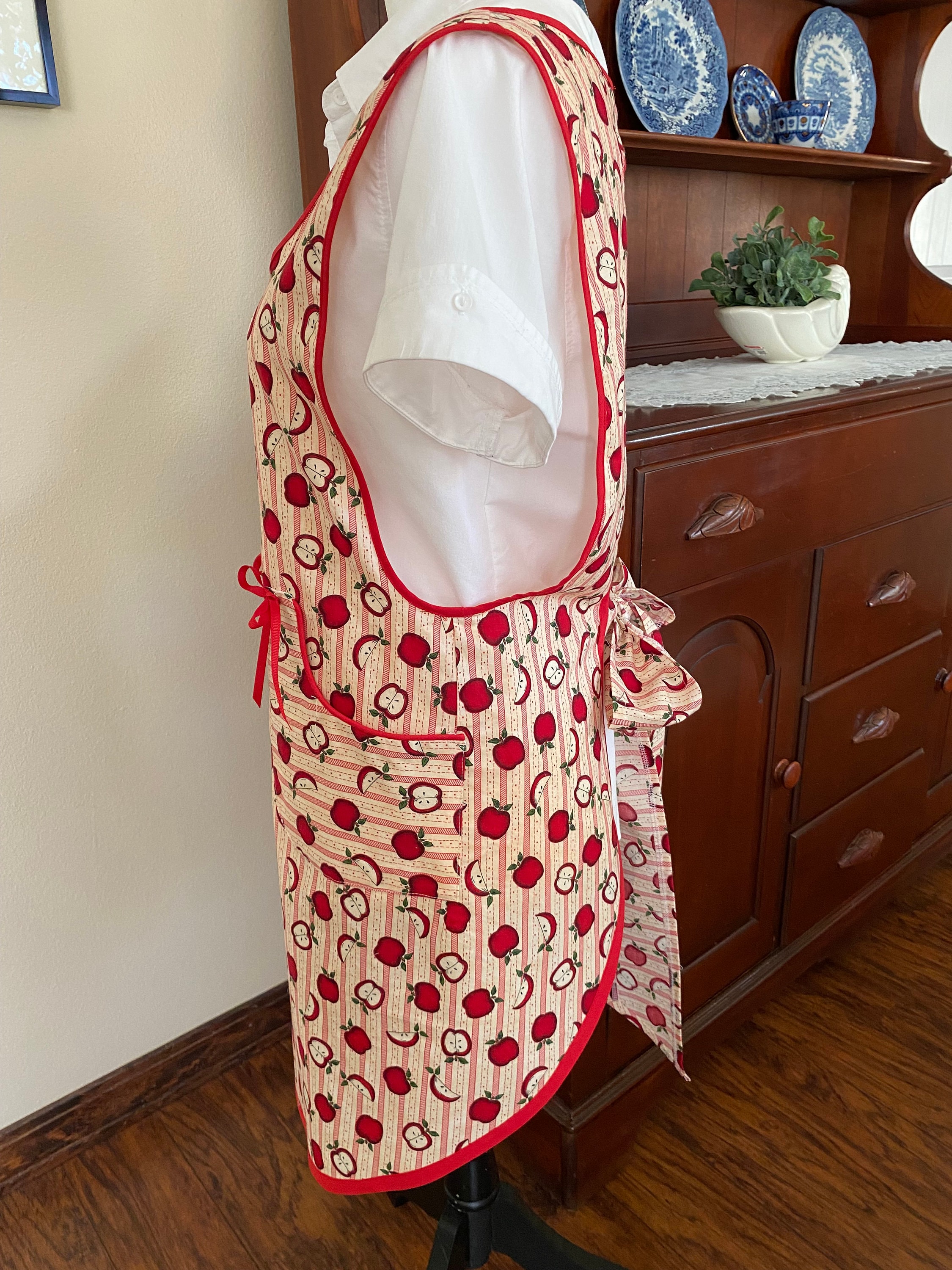 Full Coverage Apron, Apple Print Fabric, With Pockets, Red Bias Tape ...