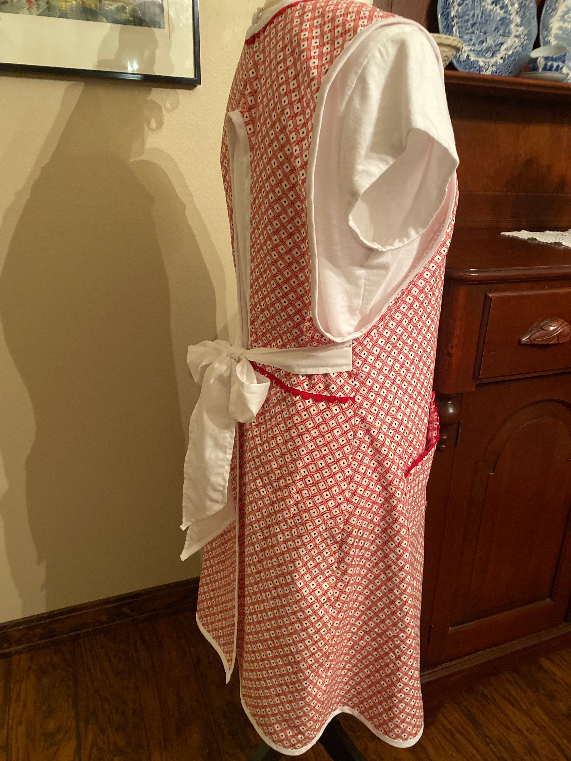 Vintage Apron, Retro Apron, 1940 Apron, Full Coverage Apron, Red and ...