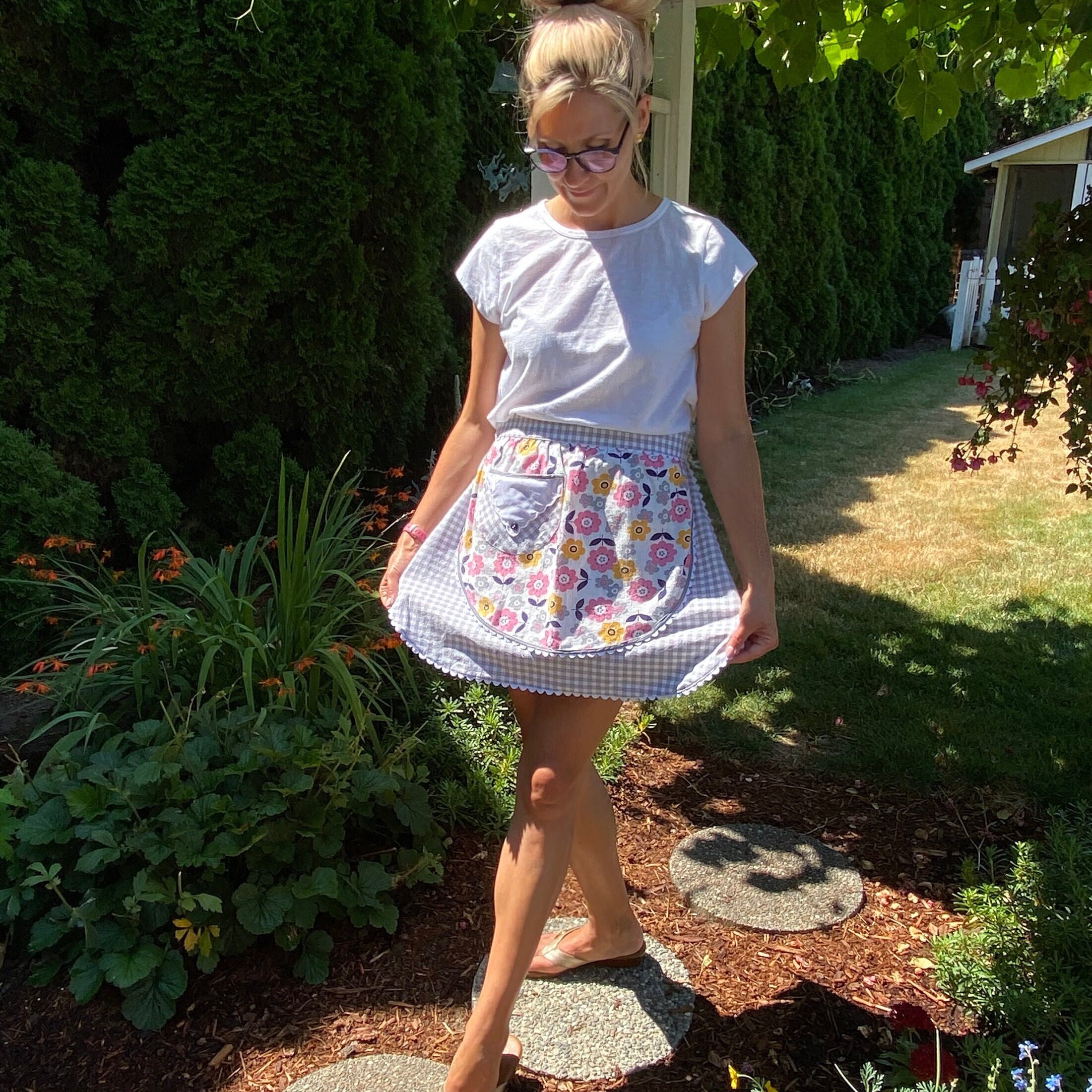 Sallie~ Vintage Apron, Retro Waist Apron, Gray Gingham Waist Sallie~ Vintage Apron, Retro Waist Apron, Gray Gingham Waist