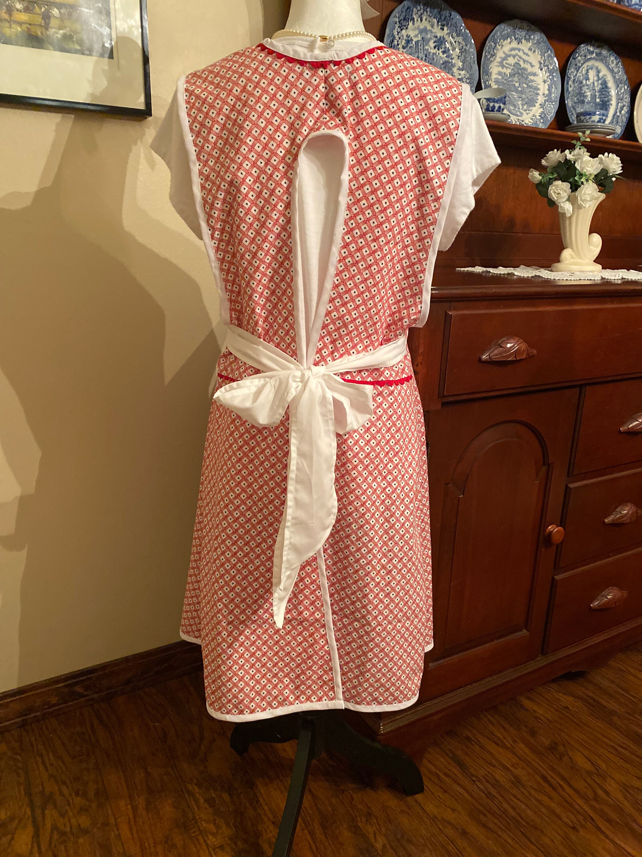 Vintage Apron, Retro Apron, 1940 Apron, Full Coverage Apron, Red and ...