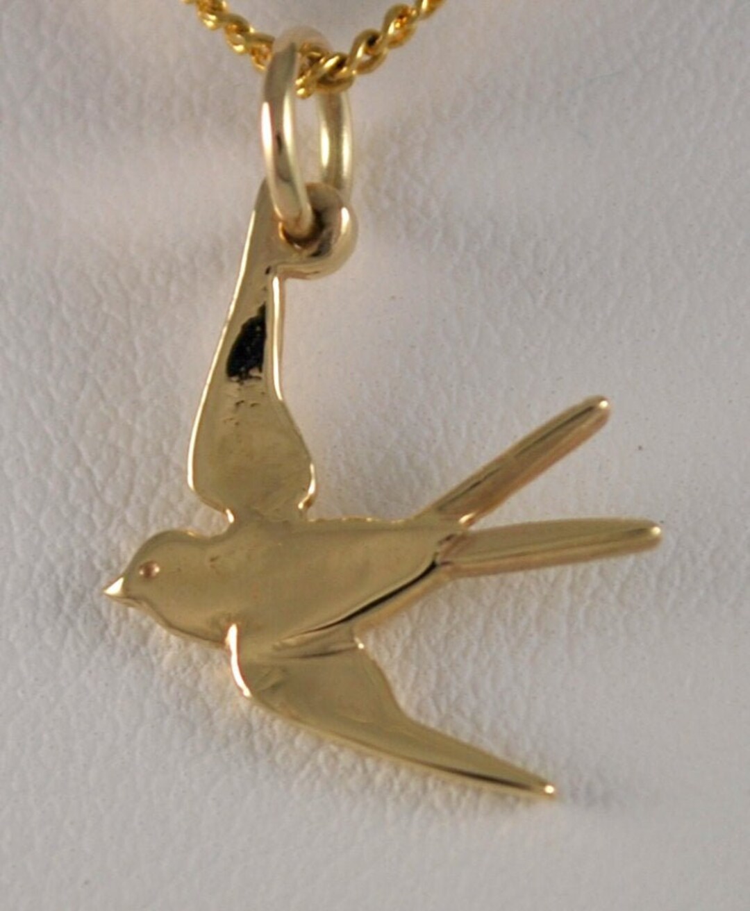 Solid 9ct Gold Swallow Charm Pendant - Etsy