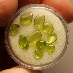 ARIZONA TUMBLED PERIDOT – 10 Stone Parcel - Natural & Untreated ...