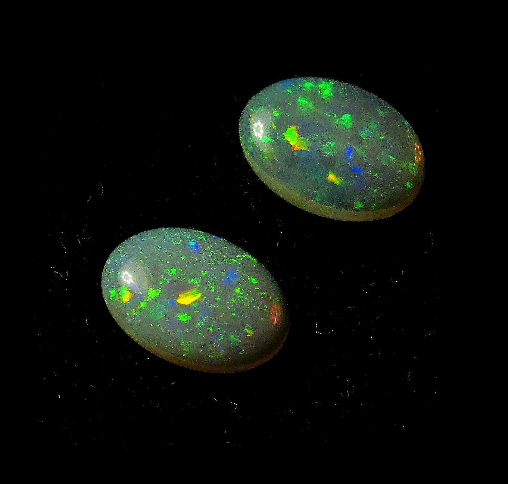 Pair of AUSTRALIAN BLACK OPALS 7 X 5 Mm Oval Cabochons classic Lightning Ridge Charcoal Black ...