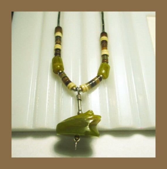 SERPENTINE JADE FROG Necklace – Pen & Melon Shell Hei… - Gem