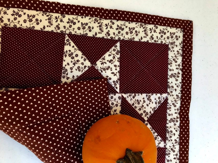 Hand Quilted Vintage Calico Table Runner, Centerpiece Mat, Retro ...