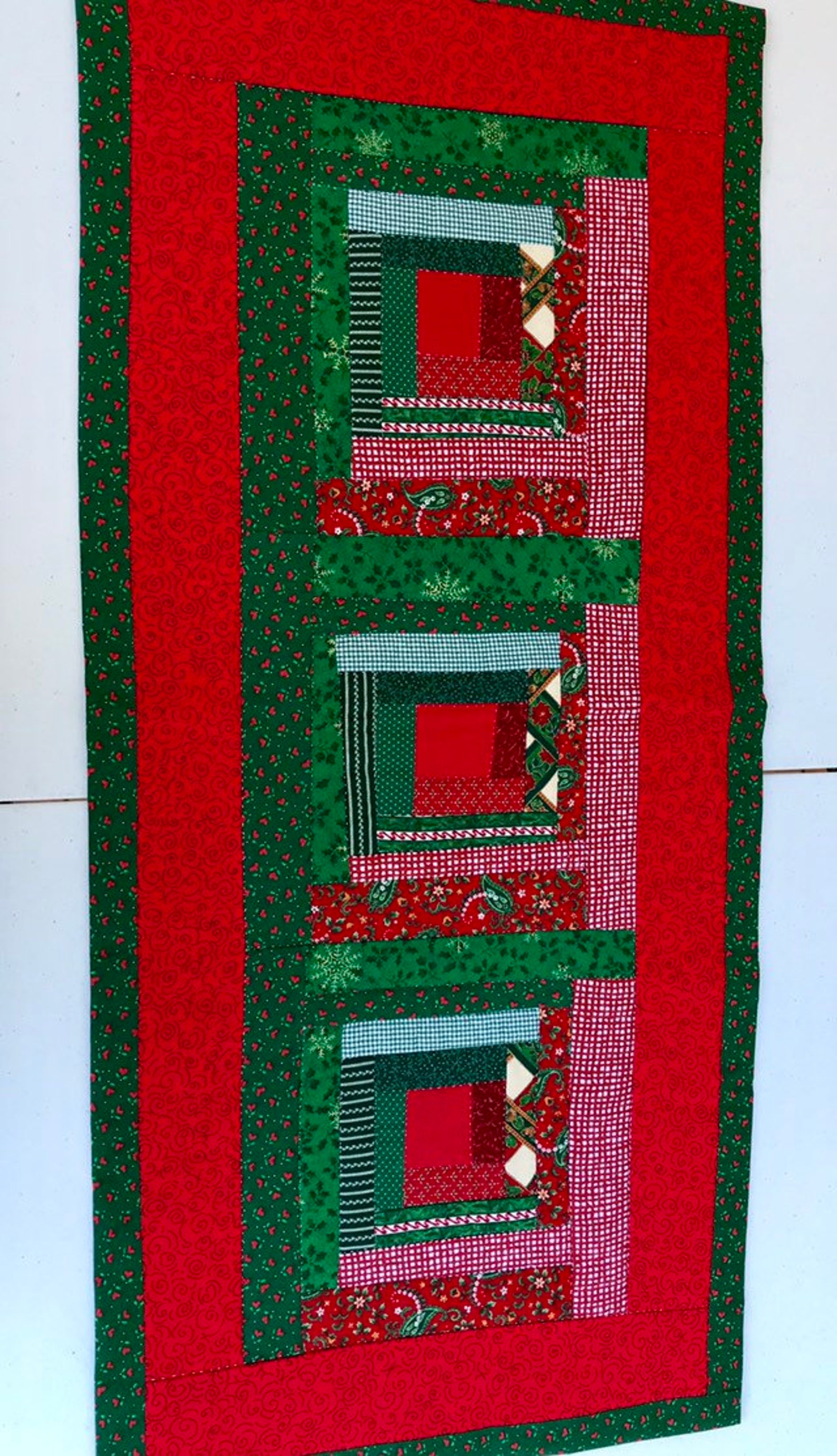 HAND QUILTED Log Cabin Christmas Table Runner, Classic Country ...