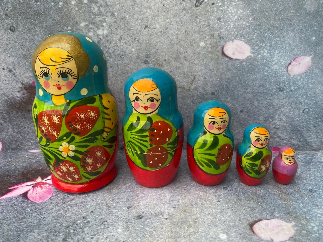 Soviet Matryoshka - Set of 5 Russian Wooden Nesting Doll - Babyshka ...